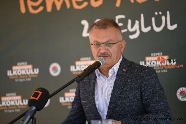 Vali Yazıcı: Dünyayı değiştirmek için kullanabileceğimiz en önemli güç ... Vali Yazıcı: Dünyayı değiştirmek için kullanabileceğimiz en önemli güç ...
